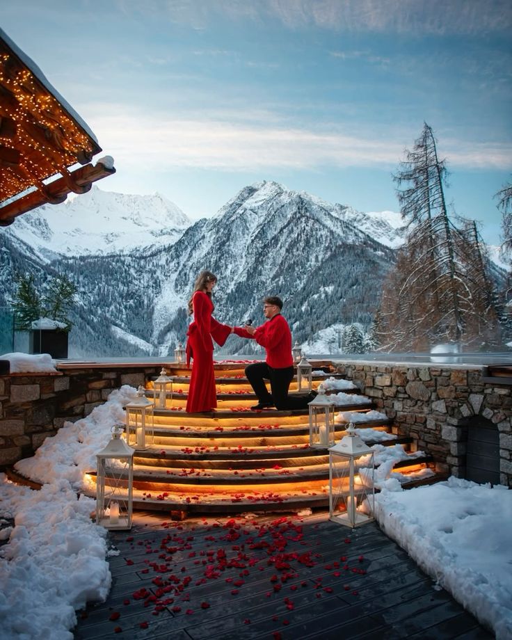 Romantic marriage proposal in Rovaniemi